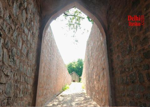 Salimgarh Fort Delhi Darshan Agra Sightseeing Bus Car Cab Tour