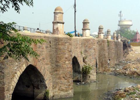 Barapullah Bridge Delhi Darshan Agra Sightseeing bus car cab tour