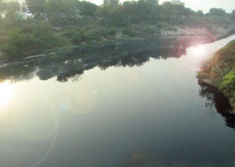 Najafgarh Lake Delhi Darshan Agra Sightseeing Bus Car Cab Tour